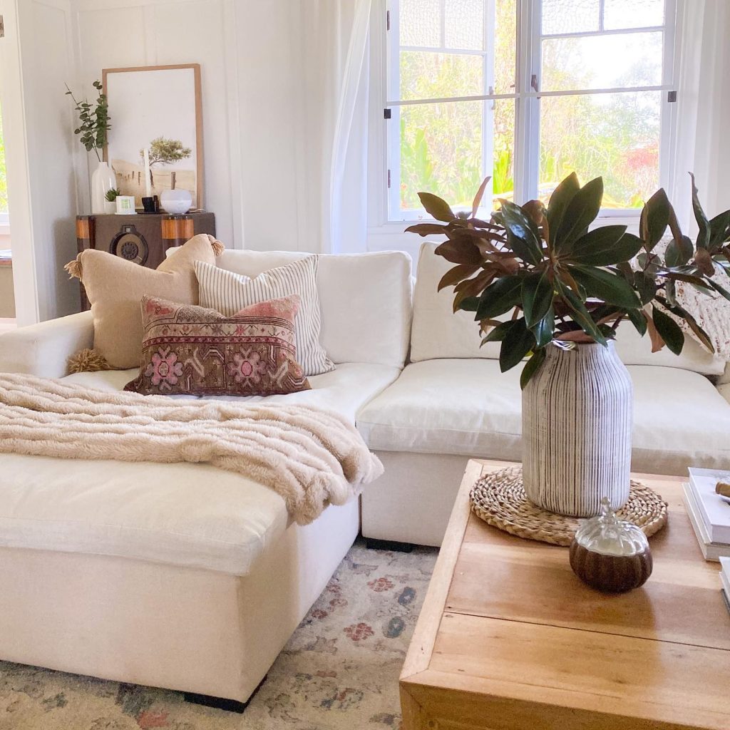 Farmhouse Living Room Ideas – Warm & Cozy Design Tips